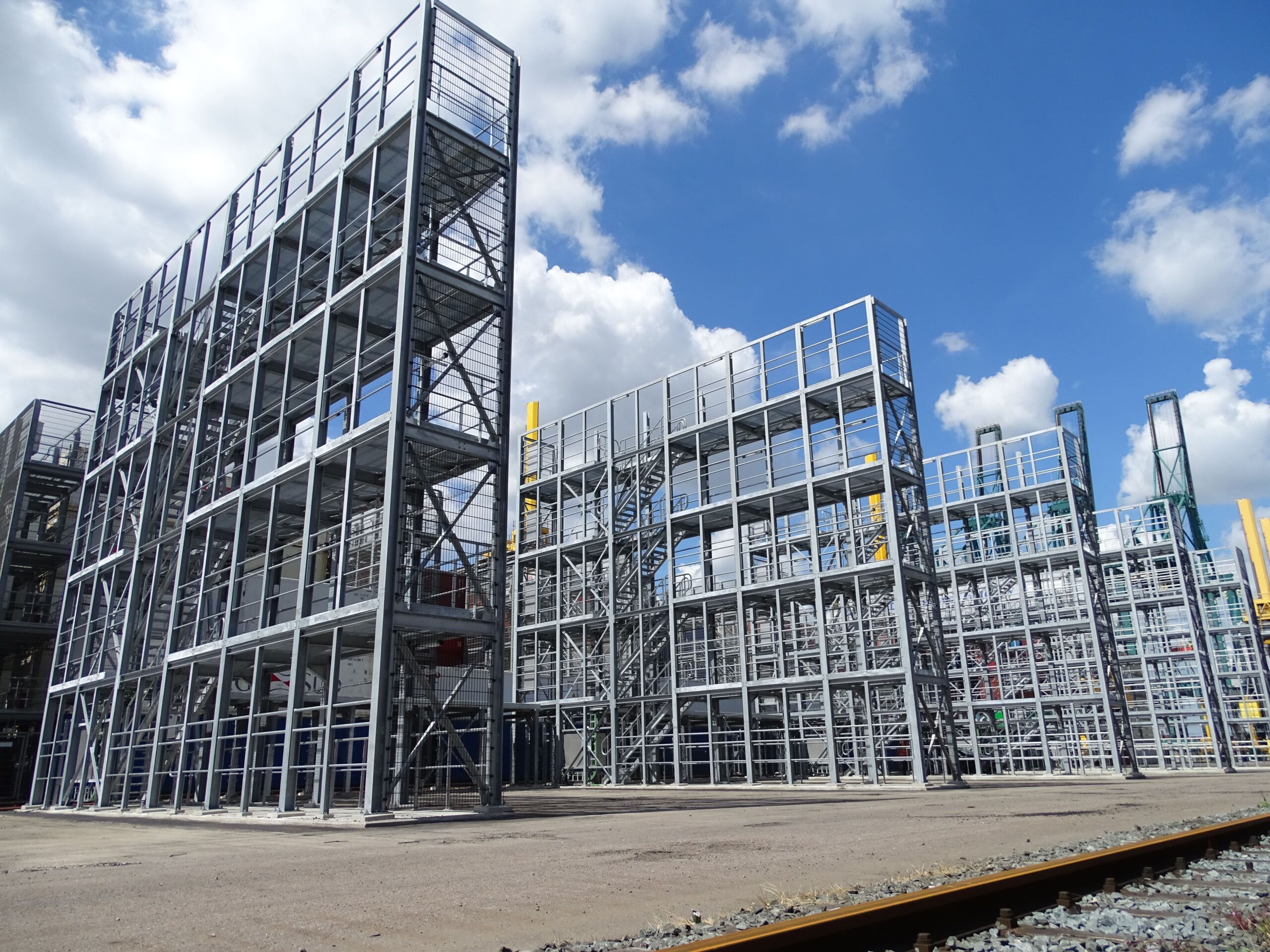 Montage Reeferracks haven Antwerpen - Hemberg Montage bvba